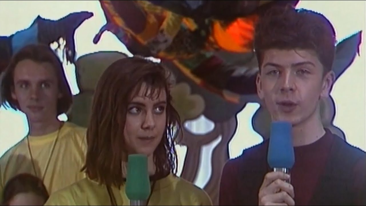 18-ročný Andrej Bičan prvýkrát moderuje (1993) - YouTube