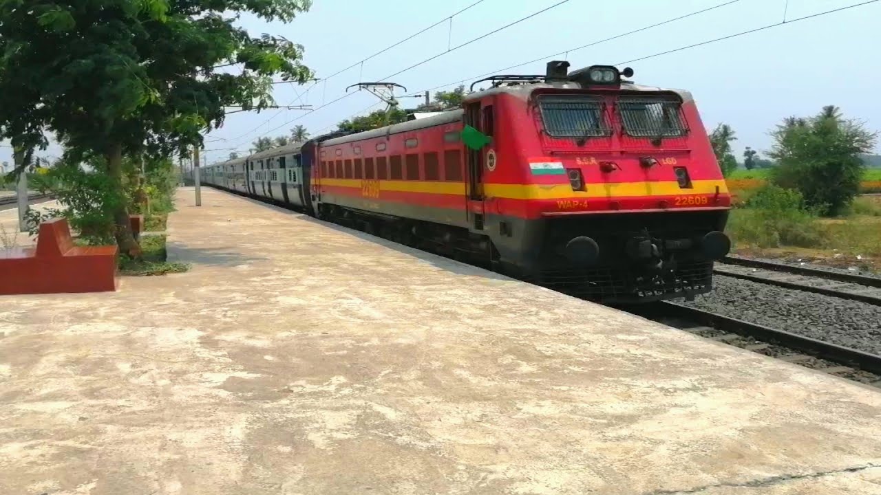 Coromandel express passing at Peddavadlapudi with High Speed action ...