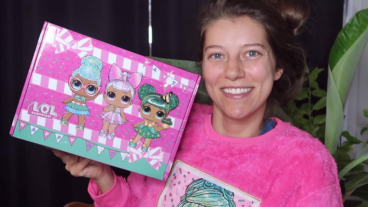 LOL Surprise Subscription Box Winter 2020 CELEBR8 Unboxing Review - YouTube