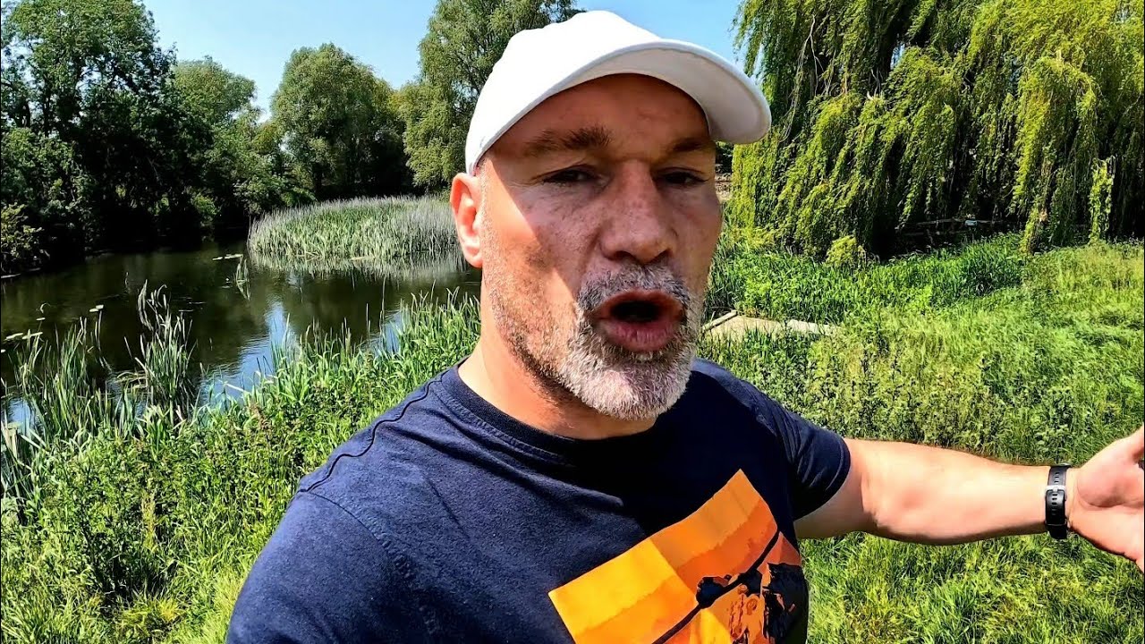 Decca Heggie v Robbie Brown - YouTube