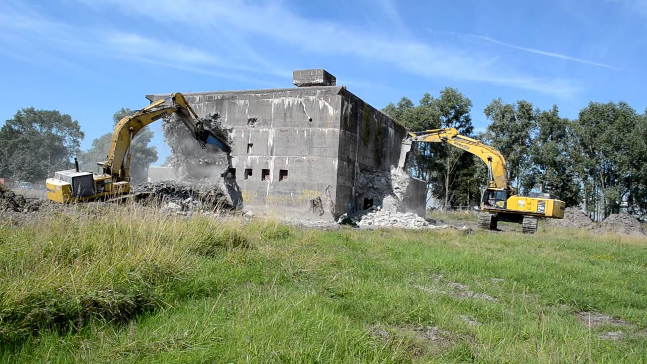 Bunker demolition with Komatsu PC 750-7 excavators - Bodo Freimuth ...