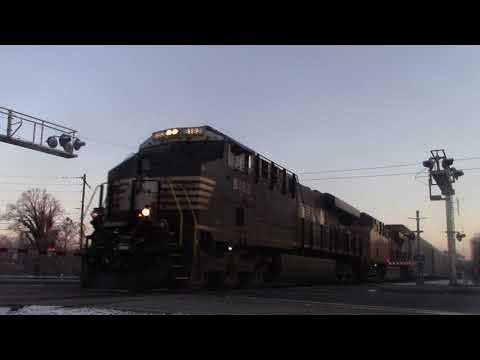 NS 8182 and UP 8107 lead NS 189 through a snow-filled Rome, GA - YouTube