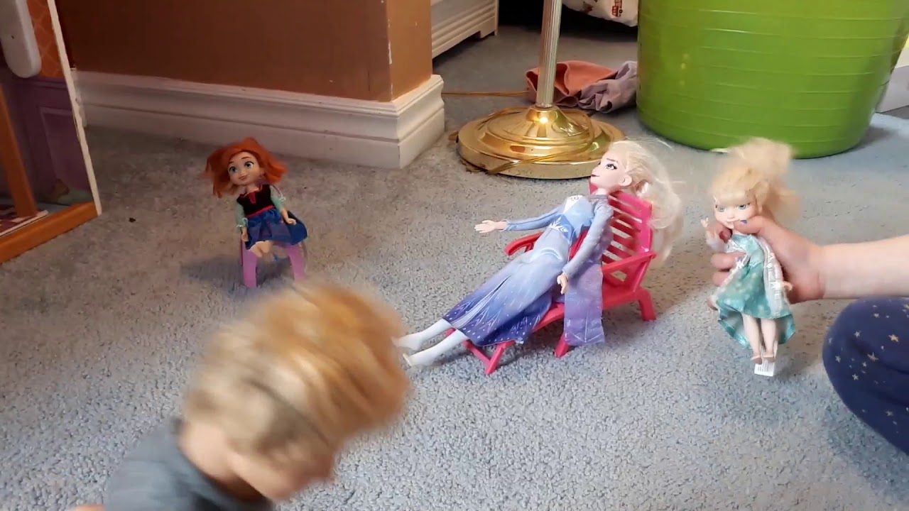 Elsa and Anna Get a Soccer Ball - YouTube