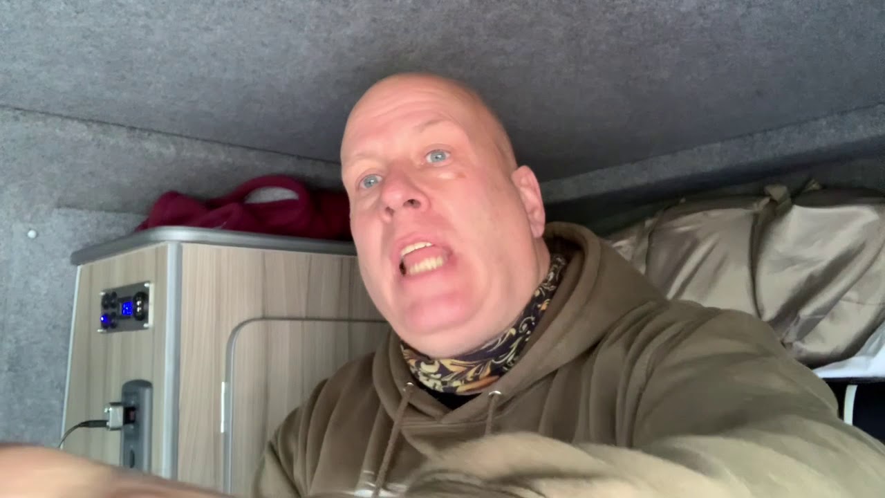 25th Oct what will Colin do next One night in the Vw T5 - YouTube