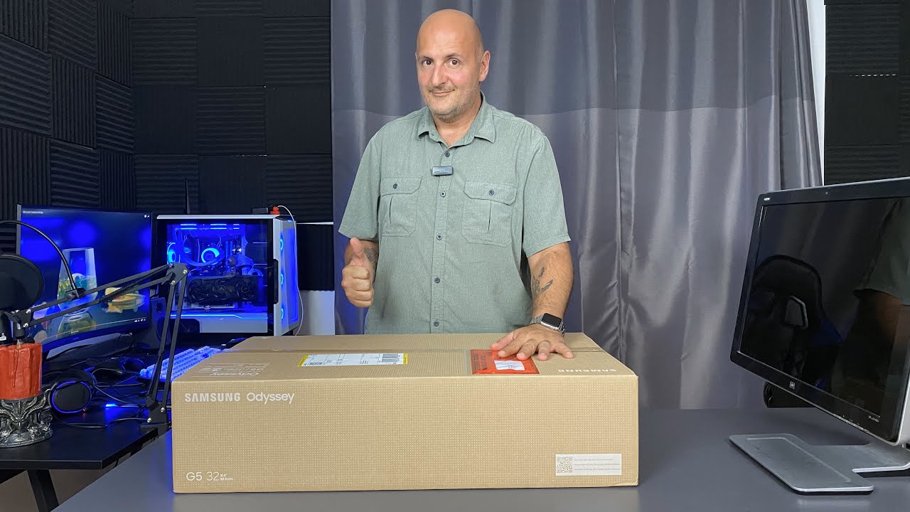 Unboxing the Samsung G5 C32 Gaming Monitor - YouTube