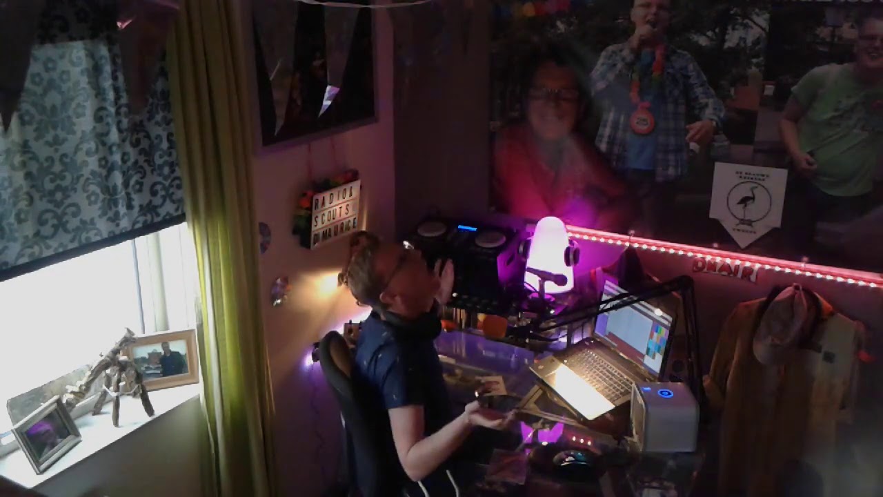 DE FOUTE ZOMER DJ MAURICE - YouTube