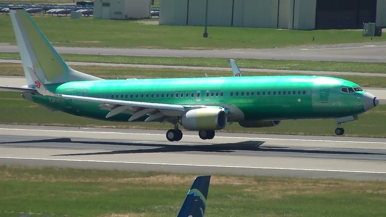 Unpainted (Okay Airways) 737-800 [N1782B] Landing Portland Airport (PDX ...