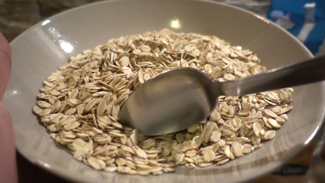 Melvit Płatki Owsiane Górskie Rolled Oats - YouTube