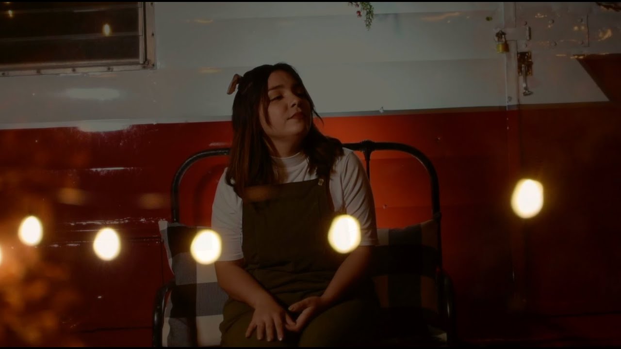 Valeria Alanis | Emmanuel (Video Oficial) - YouTube