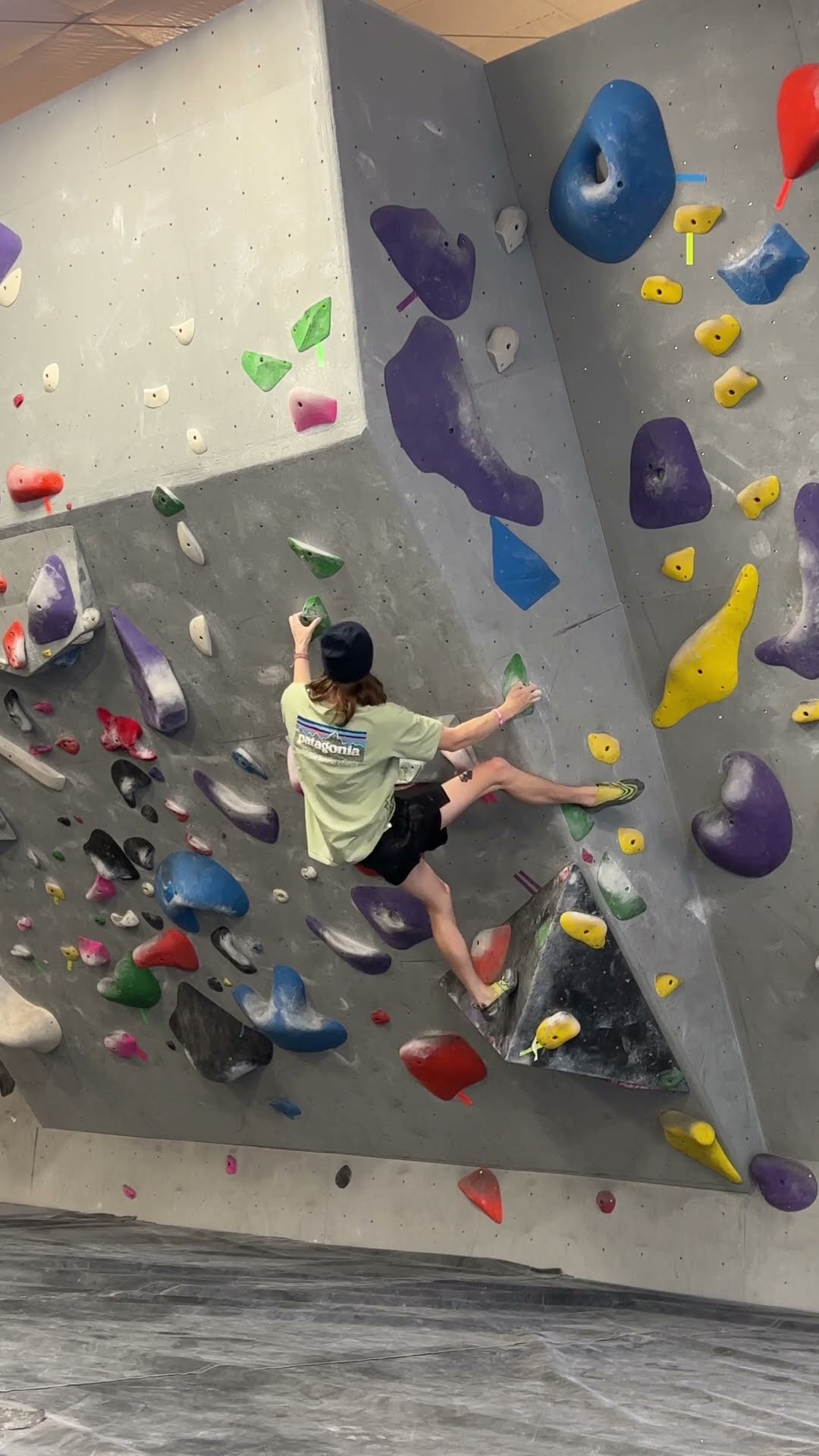 V5 Arete Climb at Fargo Climbing #bouldering #climbing - YouTube