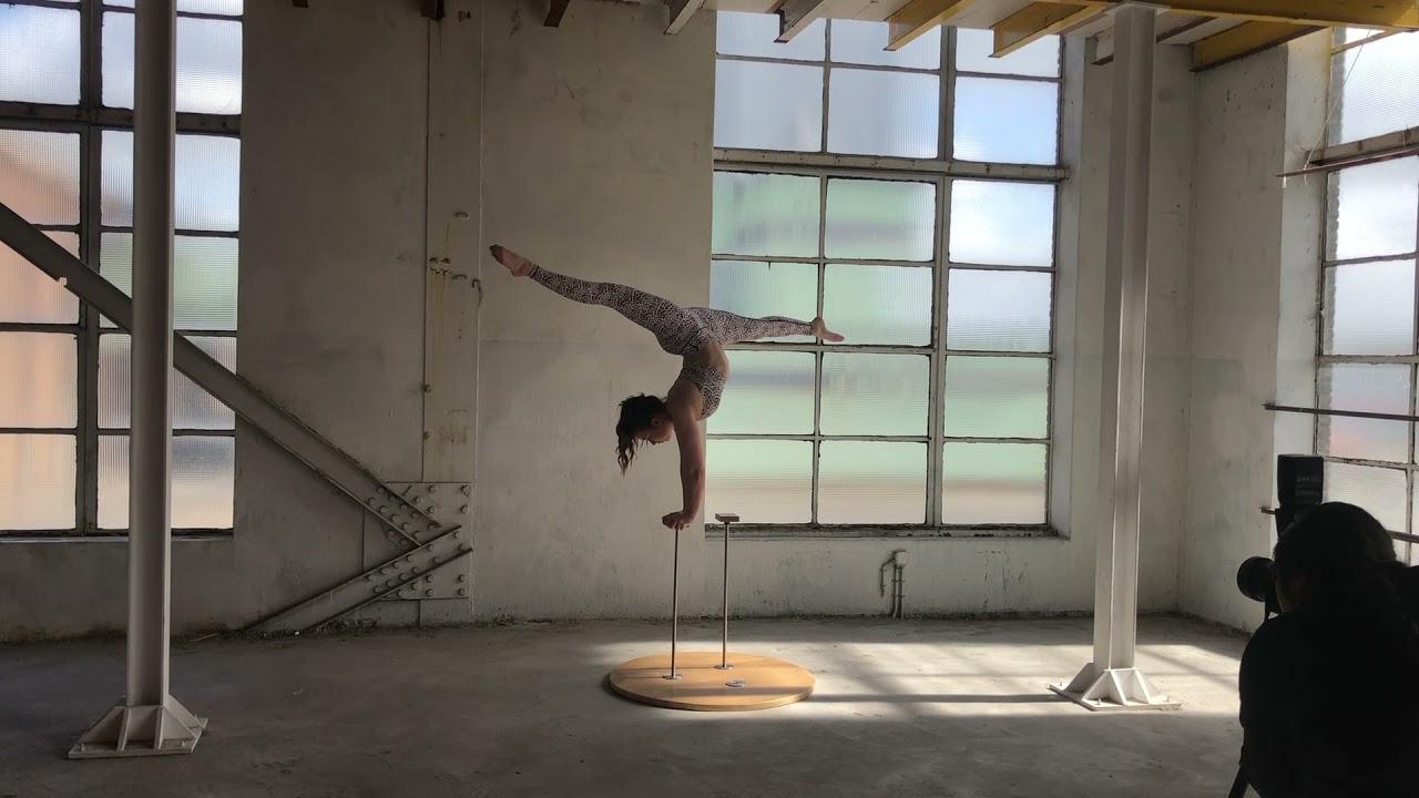 Beautiful shapes on handstand canes and acrobatic moves by Demi Brama, ambassador of Flexmonkey ...
