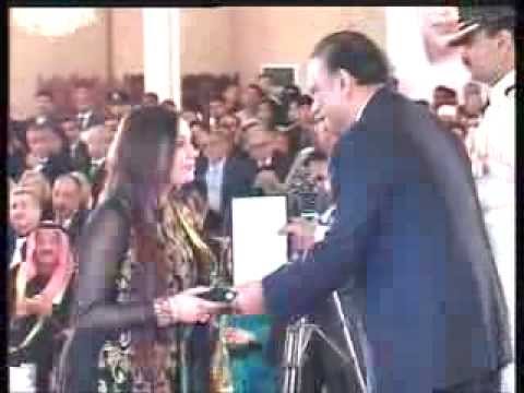 Shahida Mini Receiving Pride of Perfomance 2013