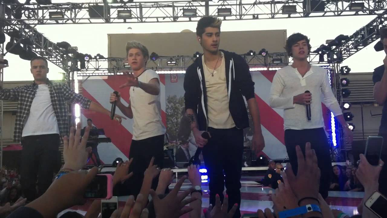 Live While Were Young - One Direction @ Ellen Show - YouTube