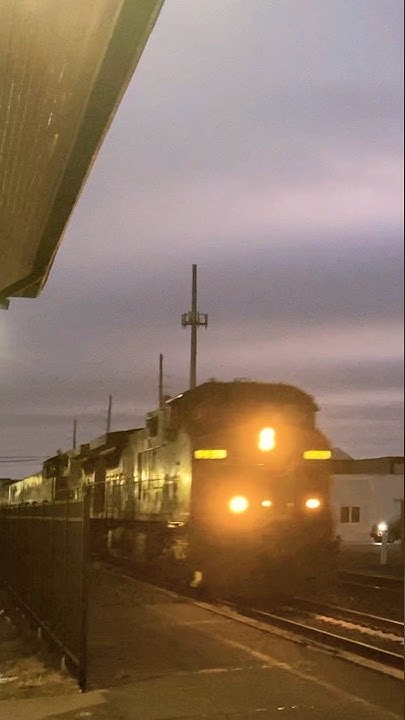 CSX I-003 Breaks Through The Crack Of Dawn @ Nappanee, IN - YouTube