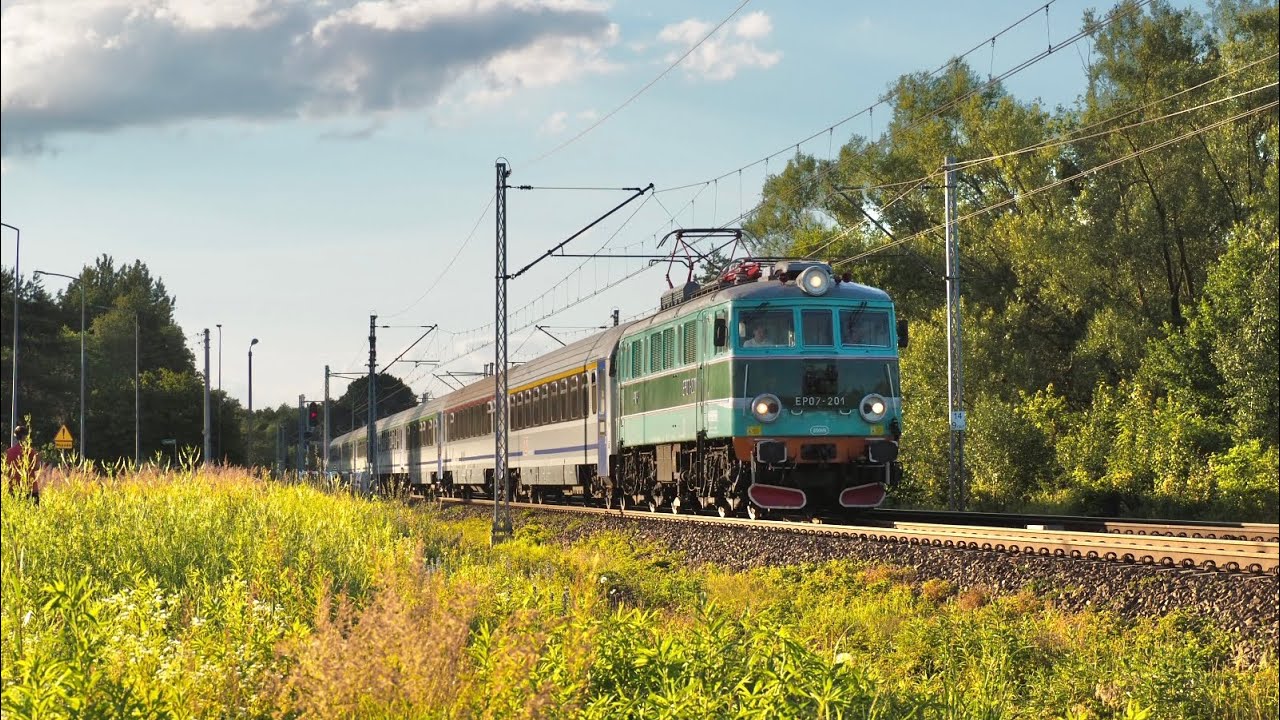 EP07-201 w historycznym malowaniu z IC Szyndzielnia do Bielska-Białej ...