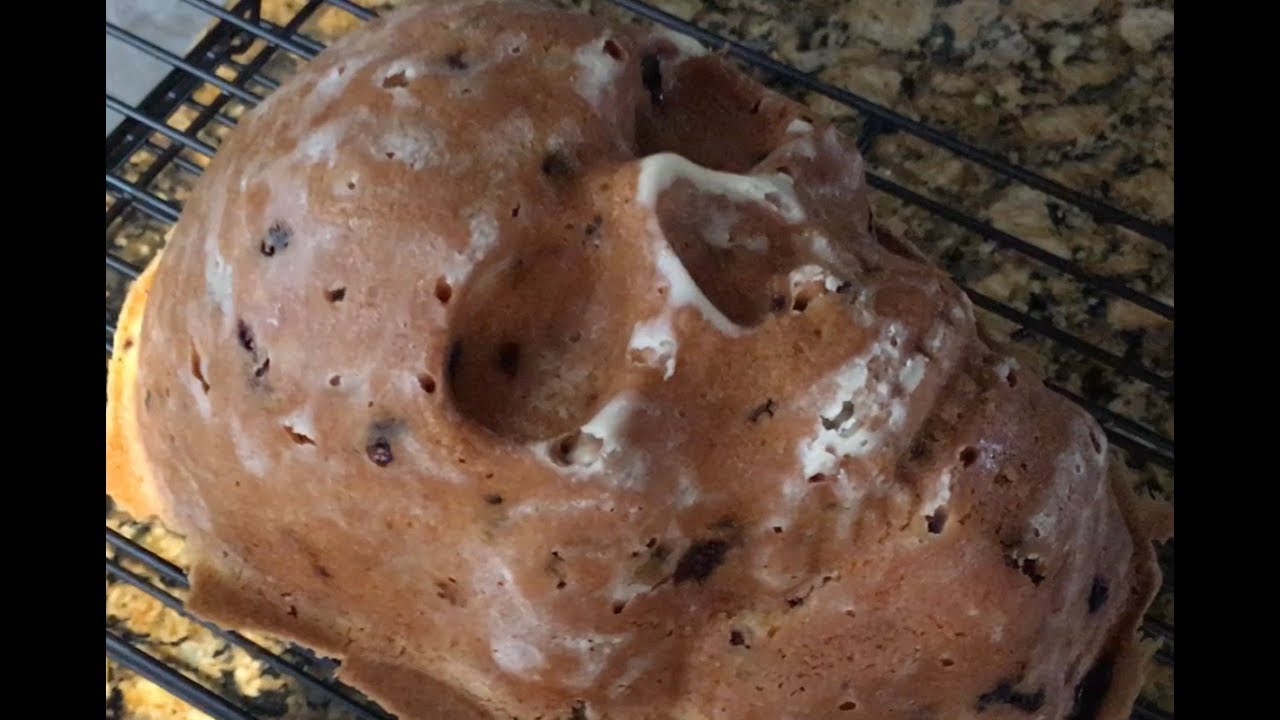 Halloween Skull Cake for Christmas - YouTube