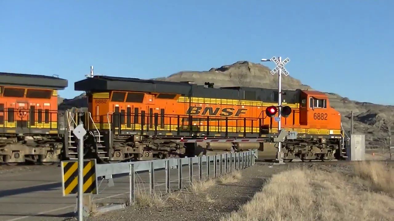 BNSF 6882-4438-4598-610 - YouTube