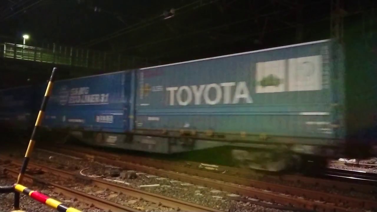 【トヨタロングパスエクスプレス】【EF210 桃太郎】EF210-173牽引 貨物列車 2050レ TOYOTA LONGPASS EXPRESS 2017年11月16日 花月園前踏切 ...