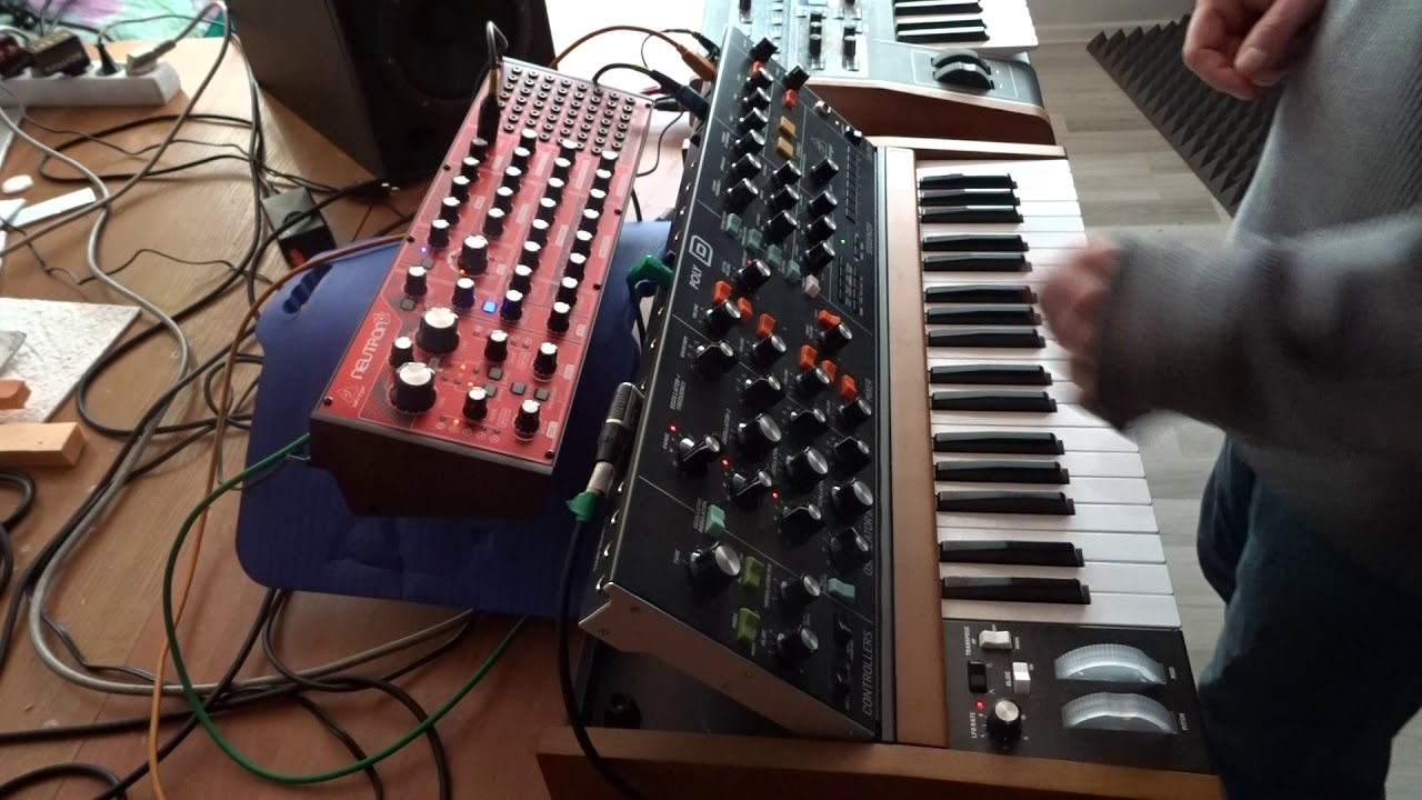 Behringer POLY D + Neutron - Berlin School - like sequence - YouTube