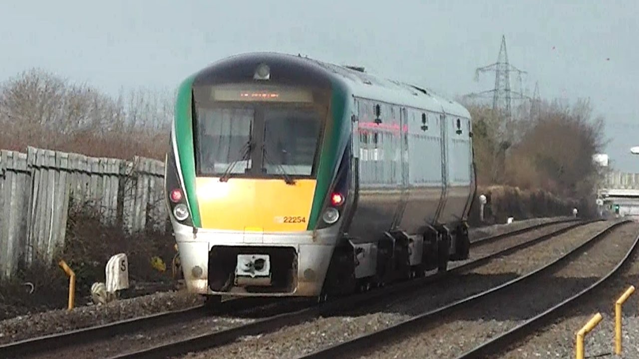IE 22000 Class Intercity Train 22254 - Clondalkin & Fonthill Station ...