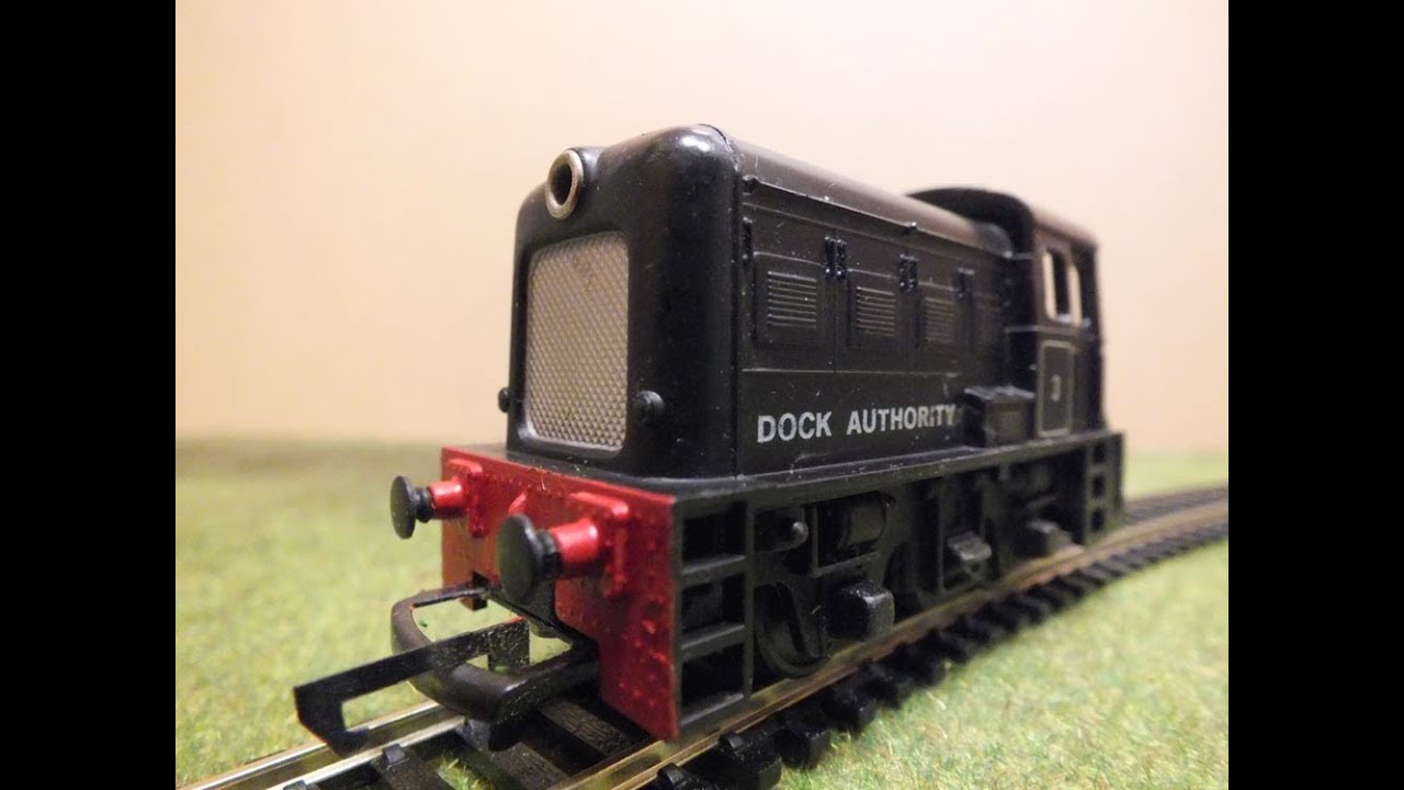 Dock Authority Tri-ang model train 00 gauge - YouTube