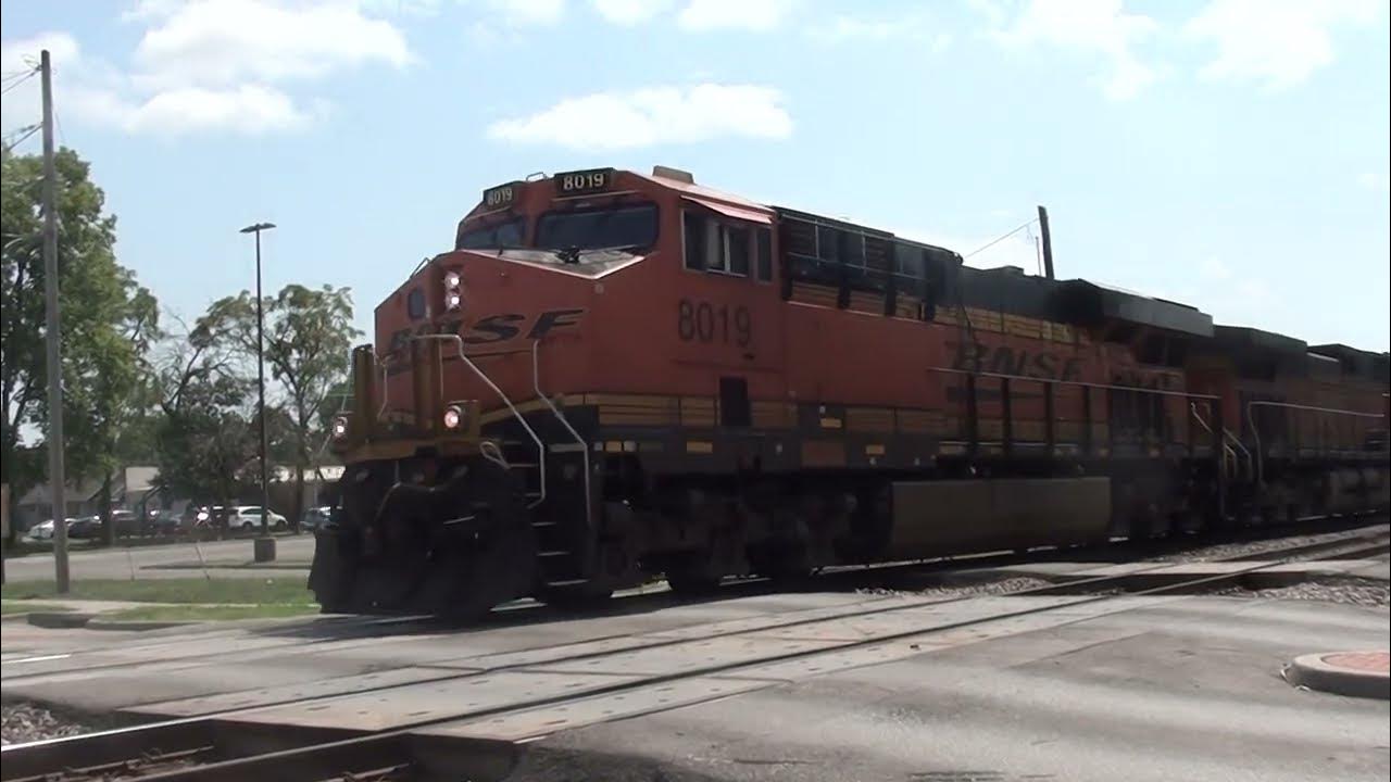BNSF #8019 Leads NB to EB Grain Train. Olathe, KS 9/3/22 - YouTube