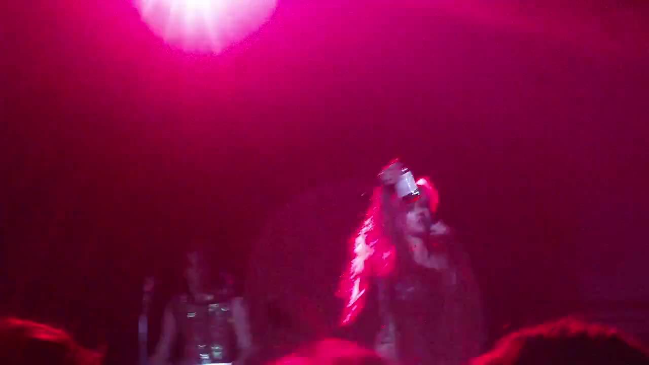Shake Yer Dix - Peaches (live) - YouTube