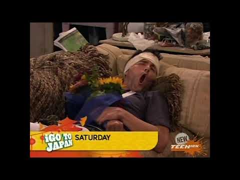 [iCarly] Carly - Carly Scratching Lewbert's Foot With Fork