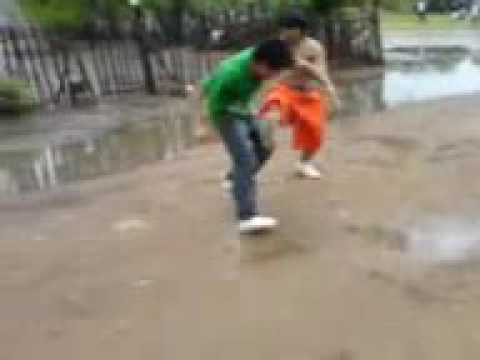 Pelea De Cholos - YouTube