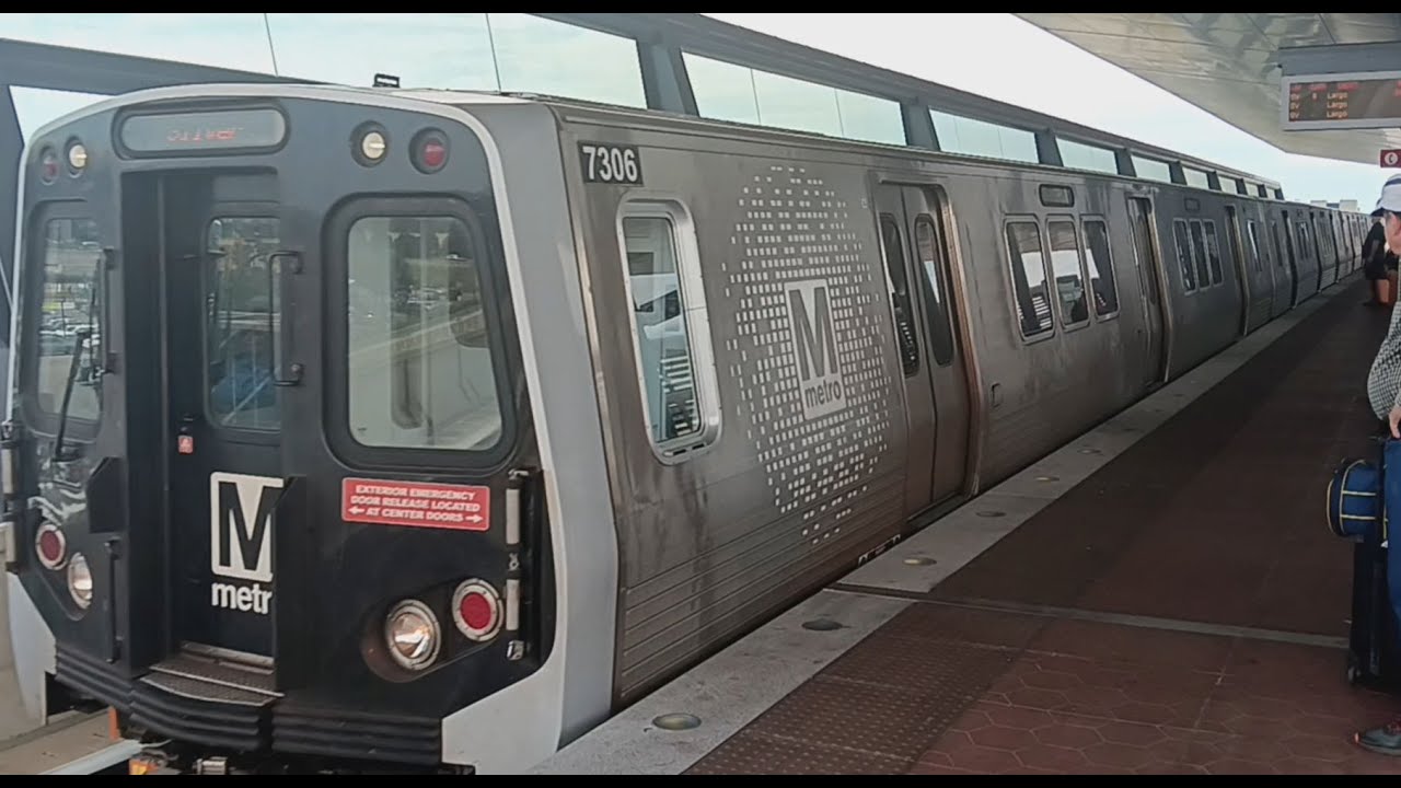 WMATA Metro 7000 Series Silver Line Trains at East Falls Church and ...