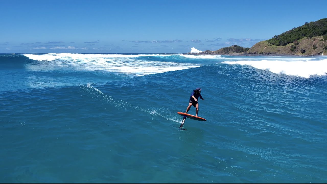 Foiling cyclone swell Byron Bay - YouTube