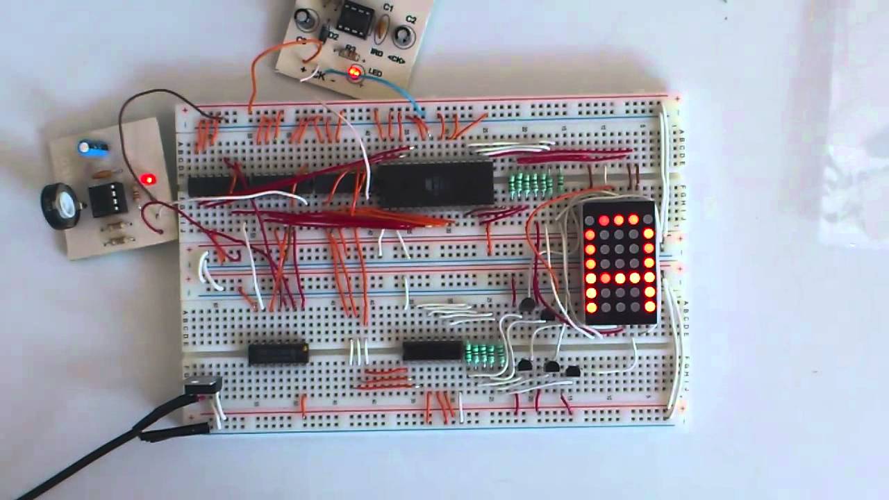Matriz de leds 5x7 con eeprom - YouTube