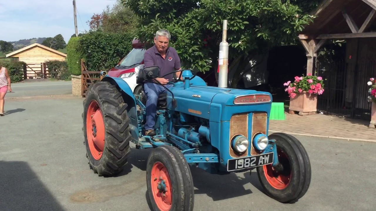 Fordson super dexter - YouTube