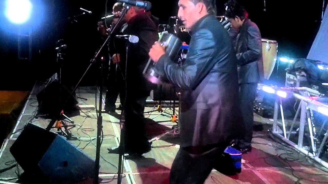 MIKE RODRIGUEZ JR NK8 LA SONORA EN VIVO "POPURRI DINAMITA" 2012 - YouTube