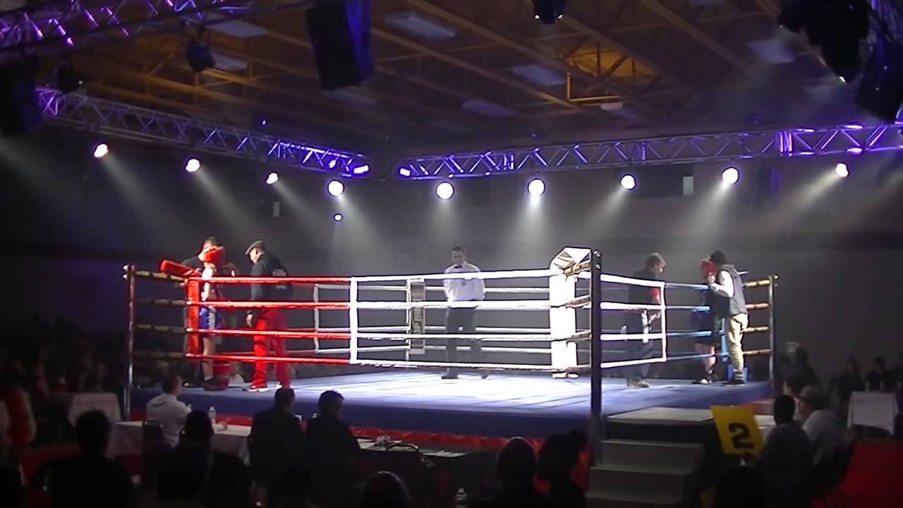 Boxing fight Daphné 3 - YouTube