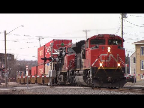 Huge CN Stack Train 120 w/CN 100 Gevo DPU thru Downtown Moncton, NB - YouTube