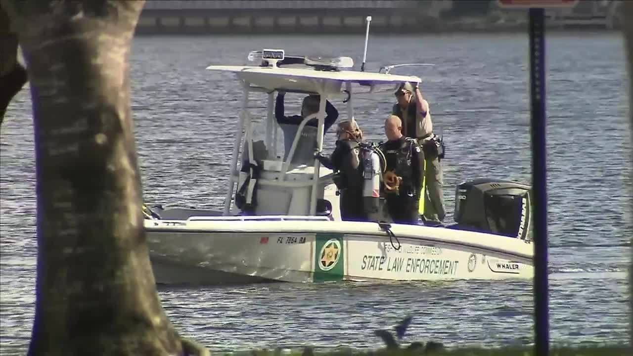 Divers find body in Blue Lagoon - YouTube