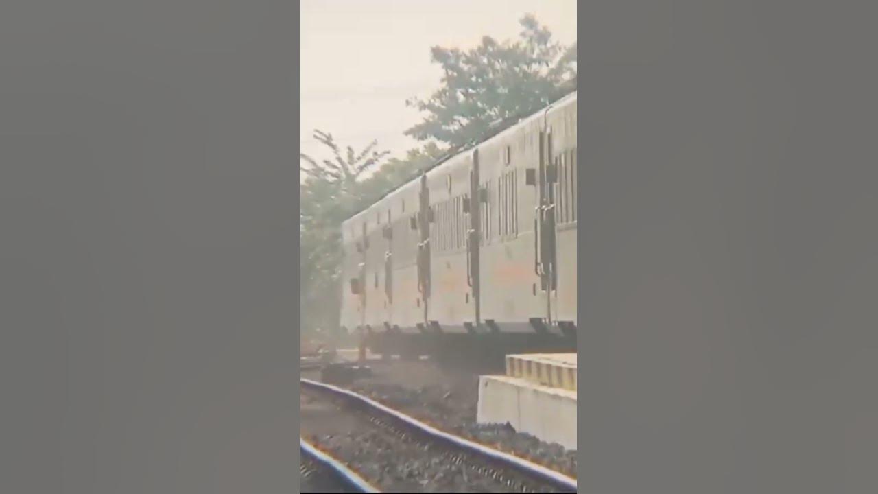 PLB 40A Argo Parahyangan Dengan masinis ramah melintas lgsung stasiun Cikadongdong (CD) #fypシ゚ ...
