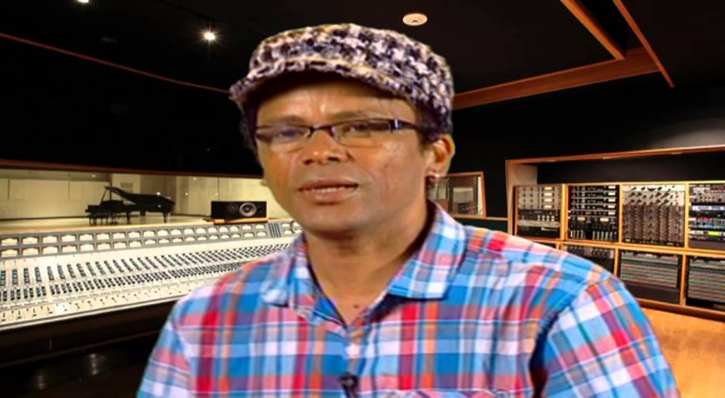 Zé Delgado Entrevista CVMIX 2013 - YouTube