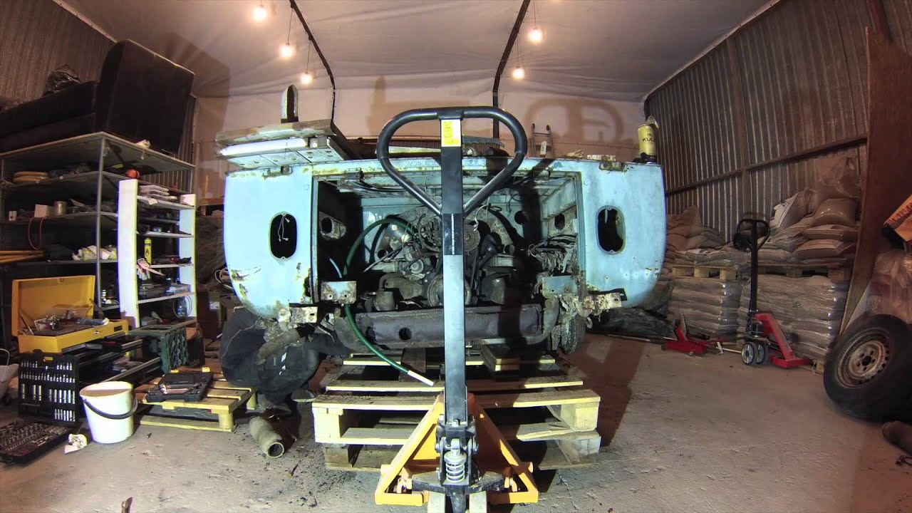Removing engine and gearbox from Volkswagen T2 1971 pickup - YouTube