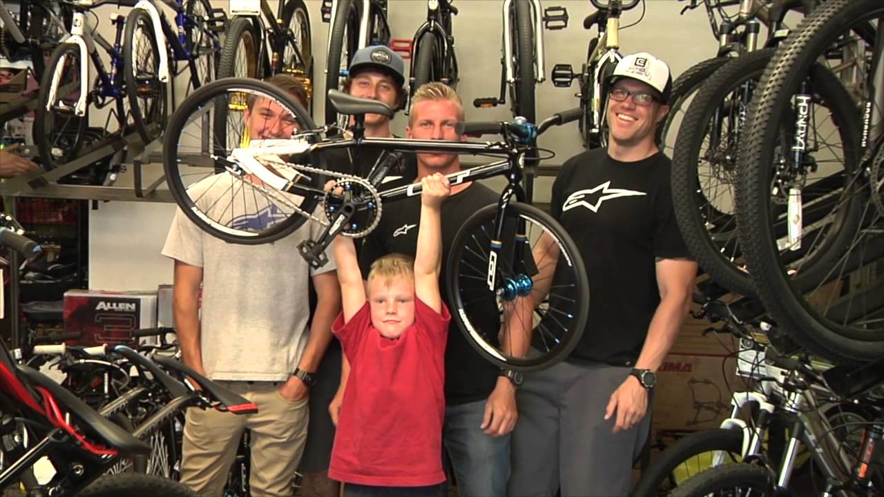 GT Factory Team "Off The Track" - YouTube