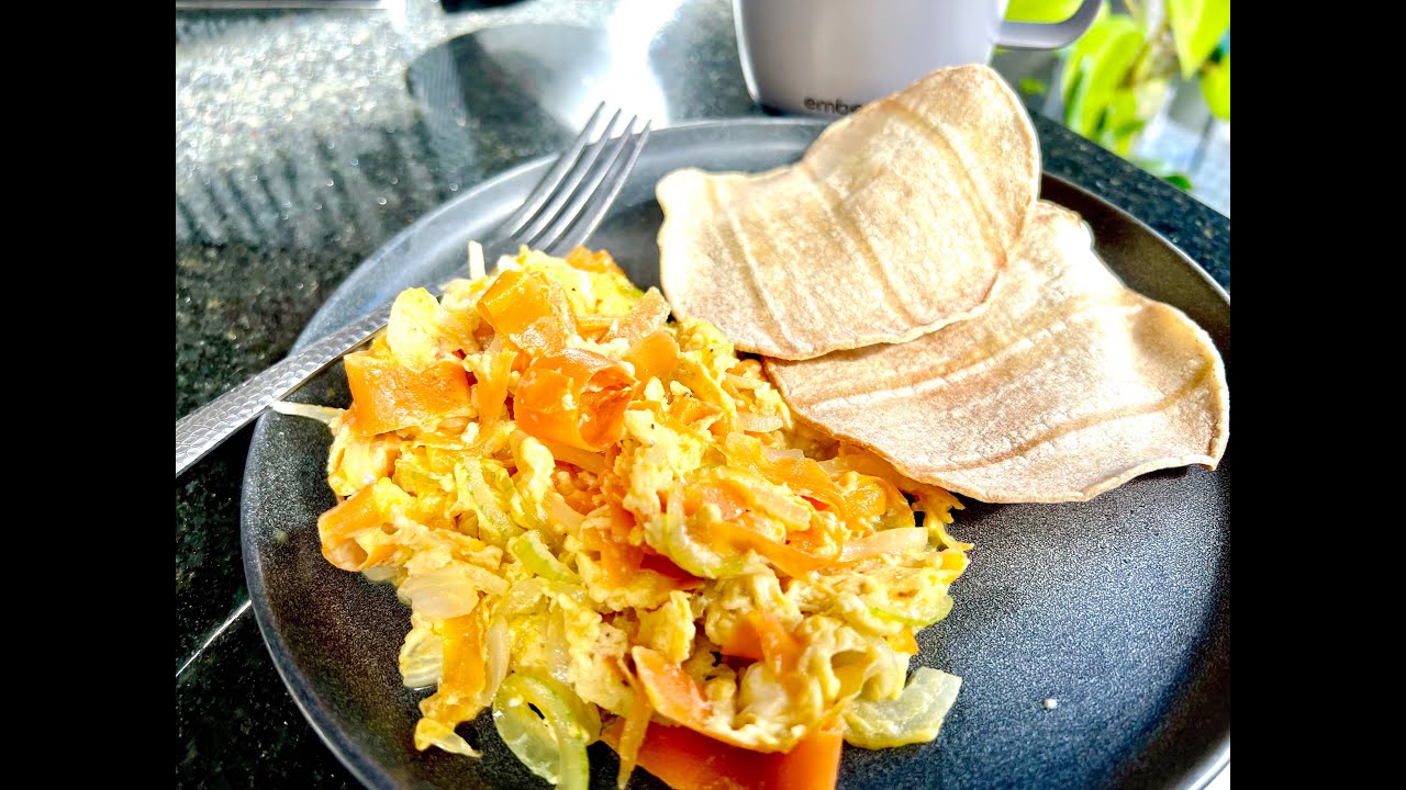 Huevo revuelto con zanahoria y cebolla - YouTube
