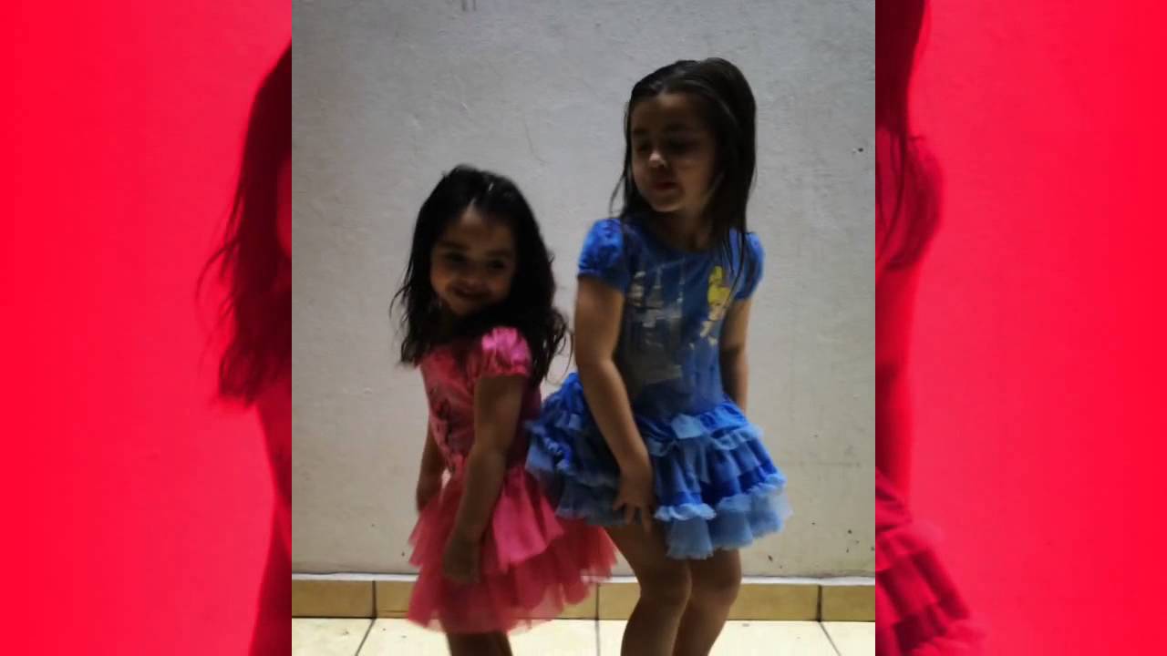 Mini JLO & mini Iggy Azalea bailando "Booty". - YouTube