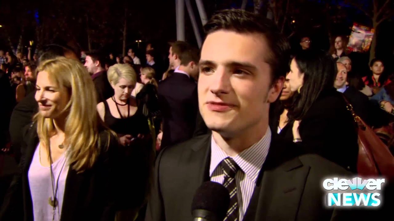 Hunger Games Premiere Interviews - YouTube