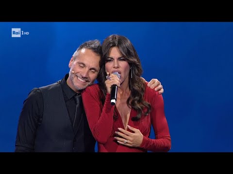 L'esibizione di Nek e Bianca Guaccero - Dalla strada al palco - 10/01/2025