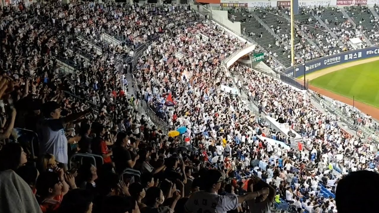 사직노래방 잠실점 오픈 드디어 돌아온 🔥부산갈매기🔥부터 시작하는 롯데 자이언츠의 7회 역대급 육성 떼창 응원 현장 직캠