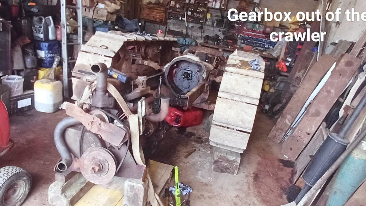 Got the gearbox stripped ready for new parts! (Fordson county crawler ...