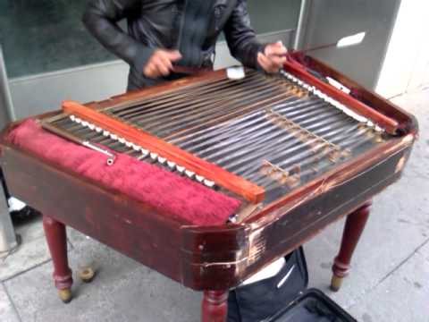 Címbalo Húngaro en plena calle de Jerez - YouTube