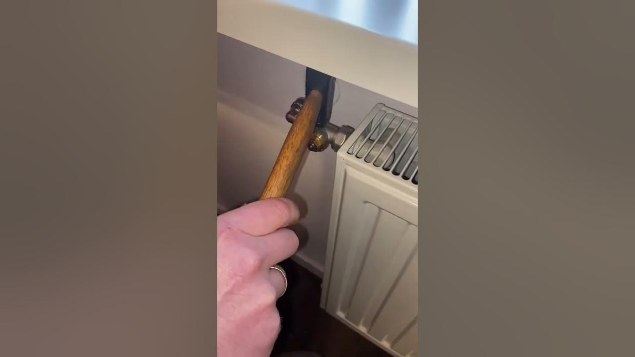 thermostaat kraan los tikken radiator koud - YouTube