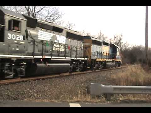 CSX & Norfolk Southern Christmas Santa Train Part 1 - YouTube